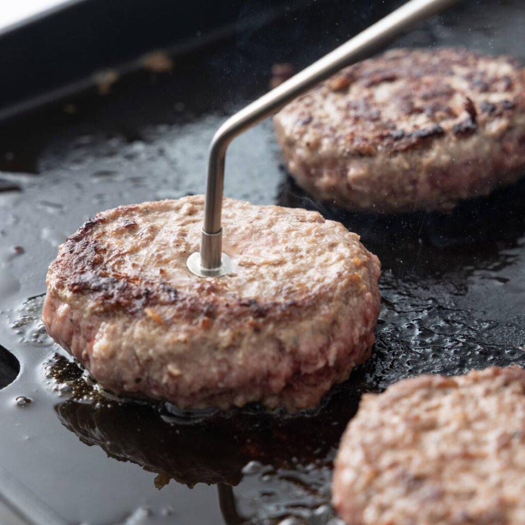 Can You Eat Burgers Medium Rare? – ETI Temperature Blog